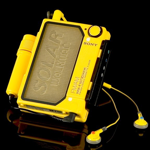 Solar Powered Walkman. 1987🇯🇵 – NeonTalk